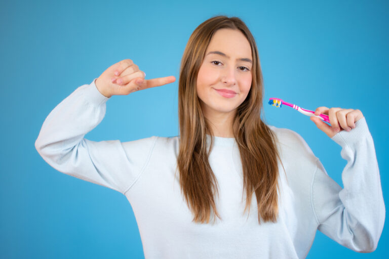 How to Select the Ideal Toothbrush and Toothpaste